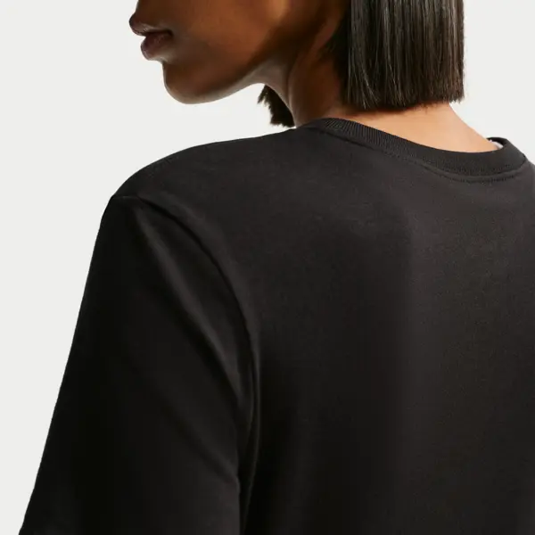 Nike Sportswear Club Essentials T-shirt - Black