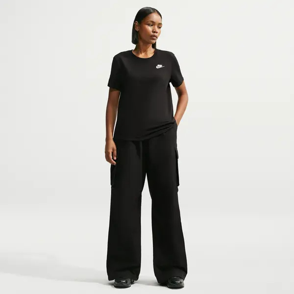 Nike Sportswear Club Essentials T-shirt - Black