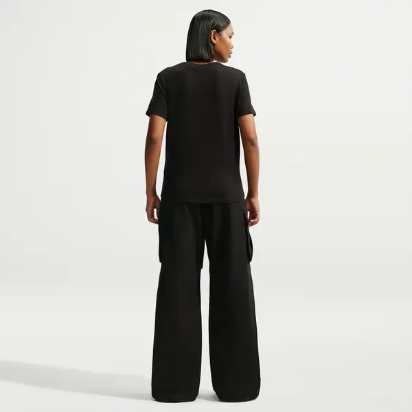 Nike Sportswear Club Essentials T-shirt - Black