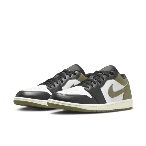 JORDAN 1 Low Sneakers