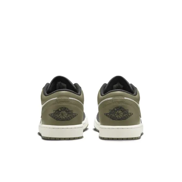 JORDAN 1 Low Sneakers