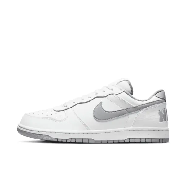 Nike Low Top Sneakers - White