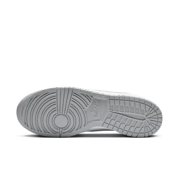 Nike Low Top Sneakers - White