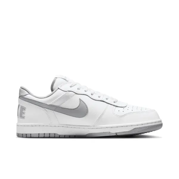 Nike Low Top Sneakers - White