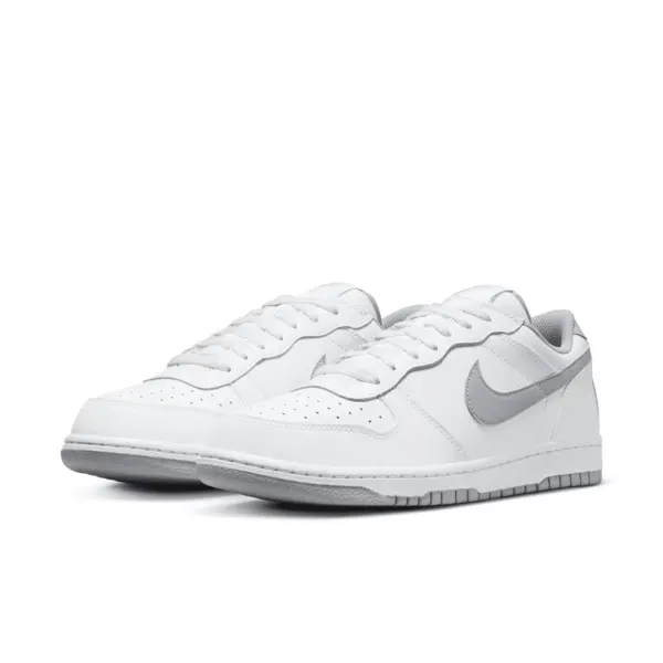 Nike Low Top Sneakers - White