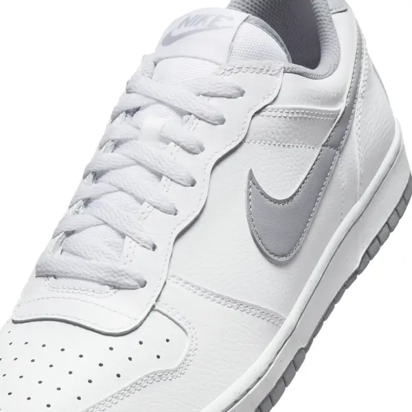 Nike Low Top Sneakers - White