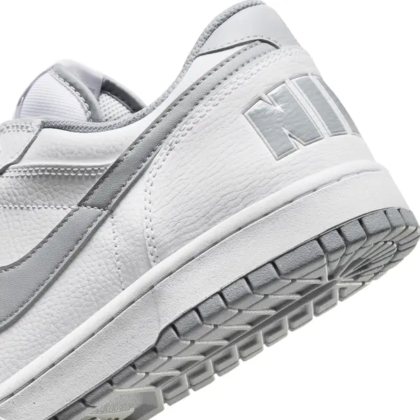 Nike Low Top Sneakers - White