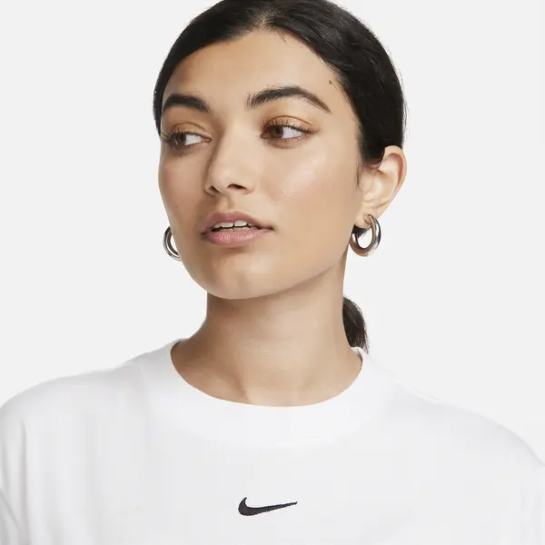 Nike Sportswear Essential T-shirt
