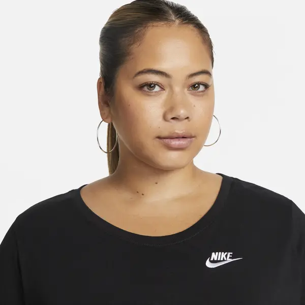 Nike Sportswear Club Essentials T-shirt - Black