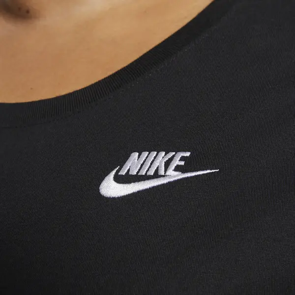 Nike Sportswear Club Essentials T-shirt - Black
