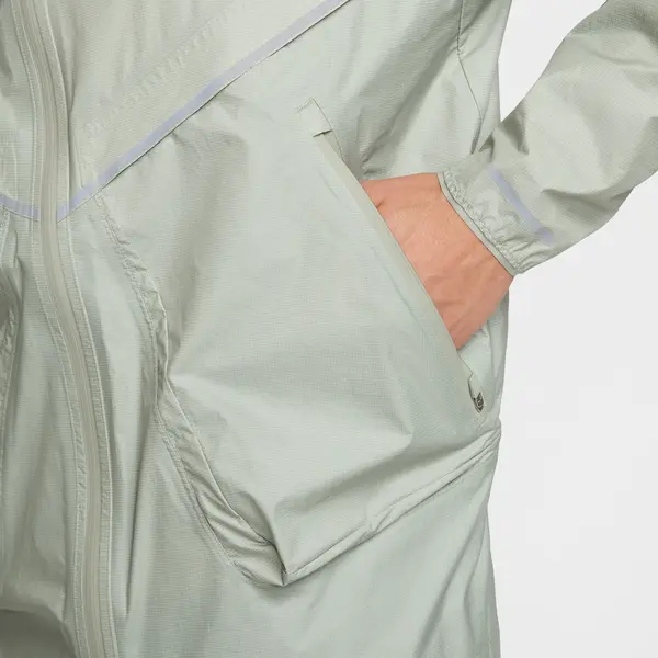 Nike Running Division Storm-Fit Adv Running Jacket - Green