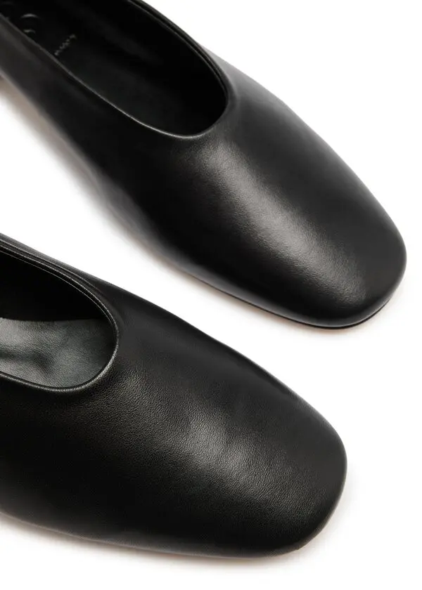 AeydĒ Delia 30 Leather Pumps