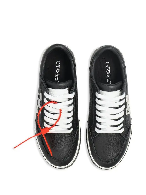 Off-White Vulcanized Low Top Sneakers - Black
