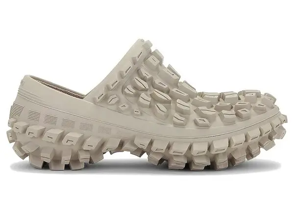 BALENCIAGA サンダル 39 defender bauncer clog Balenciaga Bouncer Clogs - Beige | Editorialist
