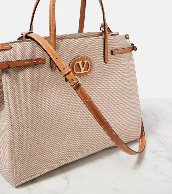 Valentino Garavani Vlogo Large Shoulder Bag - Beige