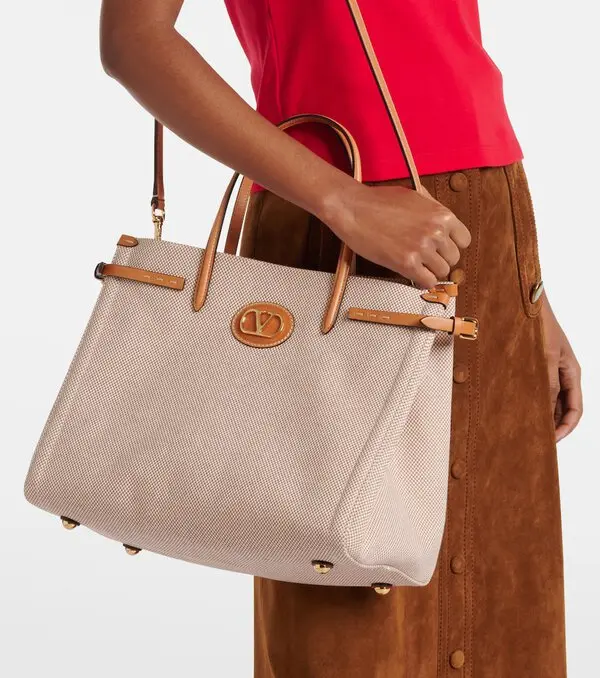 Valentino Garavani Vlogo Large Shoulder Bag - Beige
