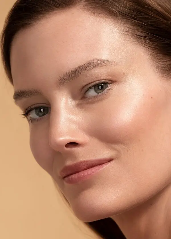 CHANTECAILLE Sheer Glow Gold Face Tint