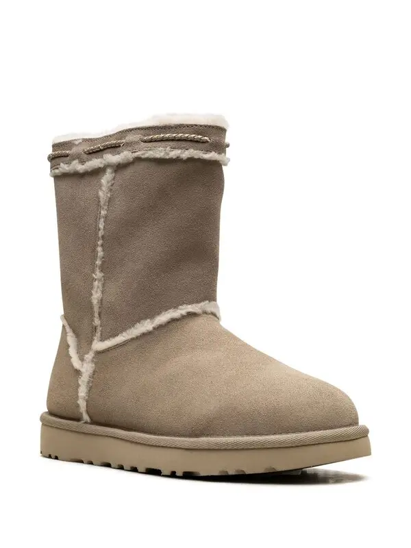 UGG Classic Boots - Brown