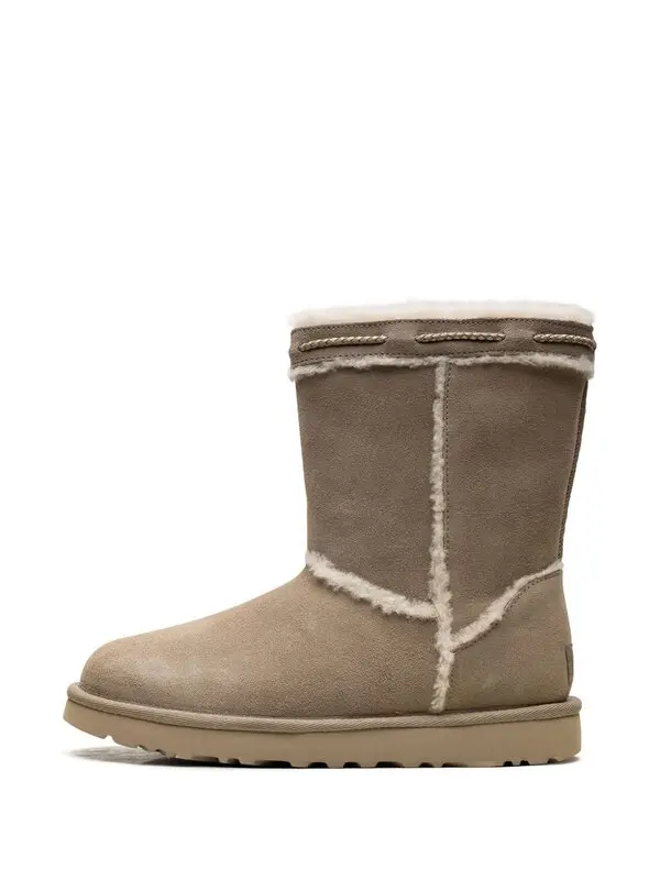 UGG Classic Boots - Brown