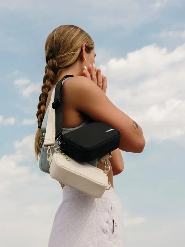 AUGUSTNOA Fanny Pack Crossbody Bag - Black