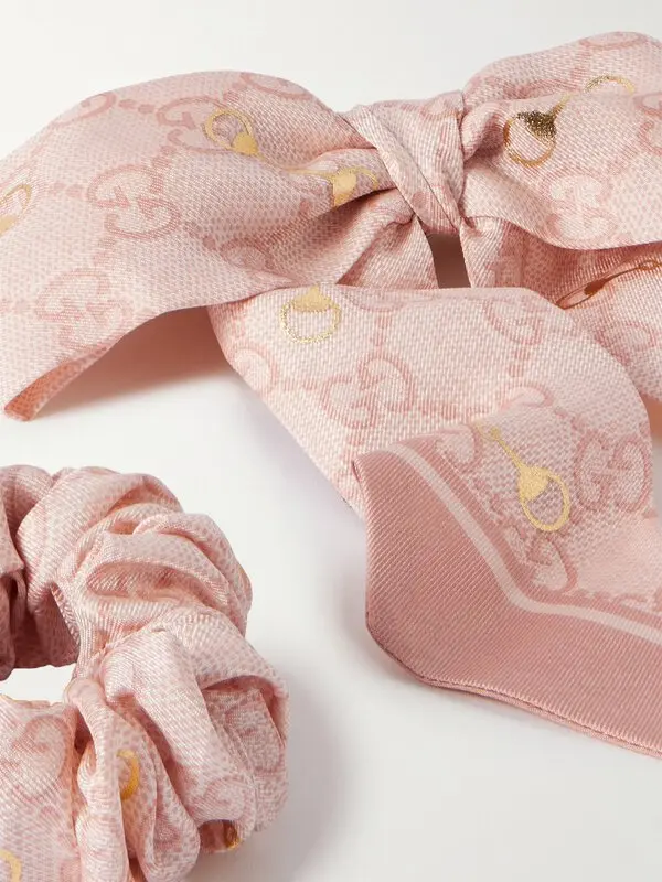 GUCCI ヘアリボン ピンク Gucci Gg Printed Metallic Silk Hair Tie And Scrunchie Set - Pink