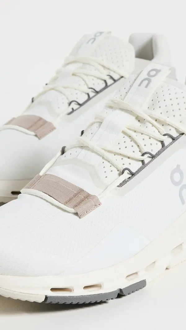 On Cloudnova 2 Sneakers - Ice/sand