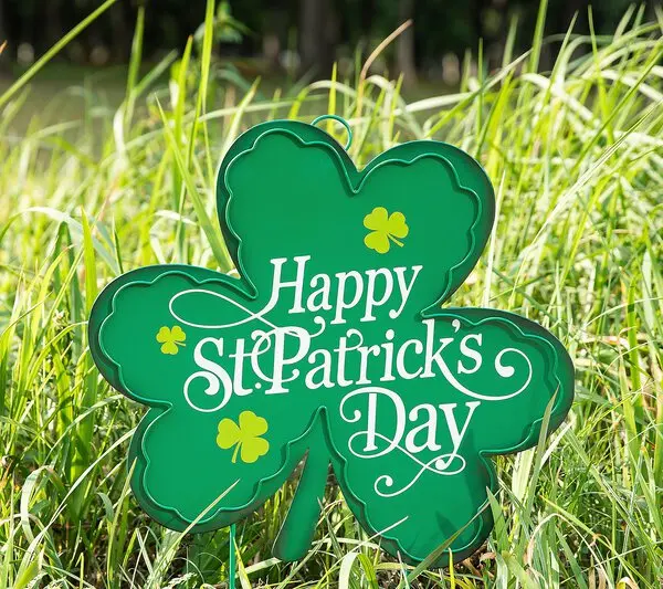 GLITZHOME 24' St.patrick's Shamrock Garden Stak E Or Wall Decor