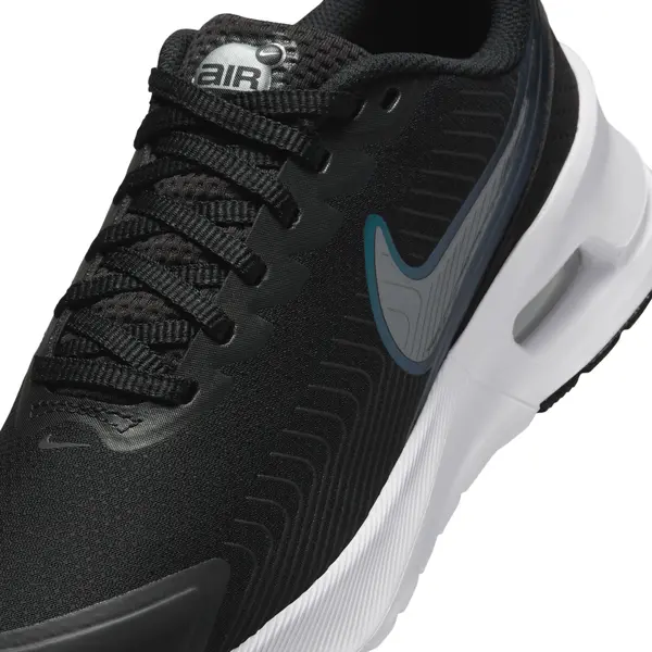 Nike Air Max Nuaxis Sneakers