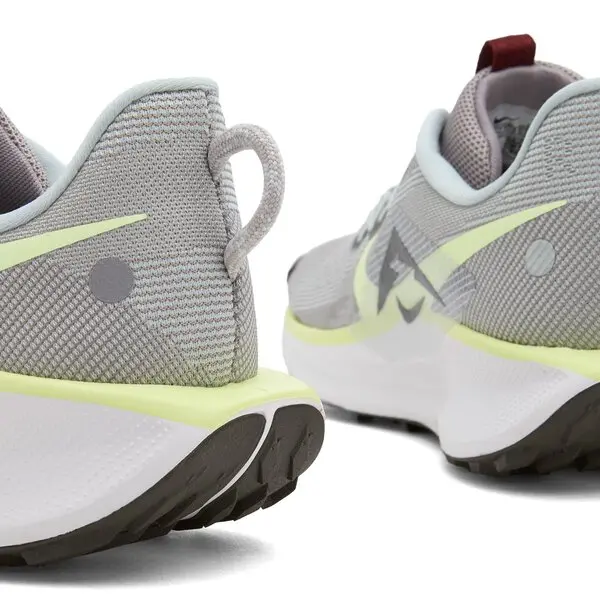 Nike Pegasus Trail 5 Sneaker - Silver/volt/grey