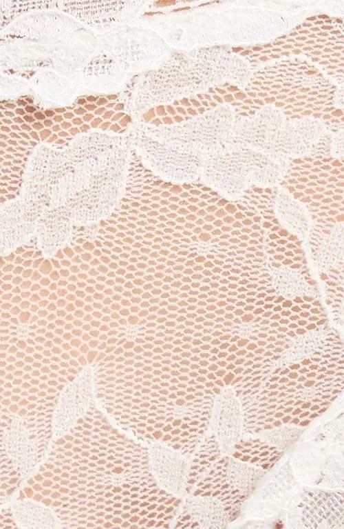SKIMS Stretch Lace Dipped Thong - Marble