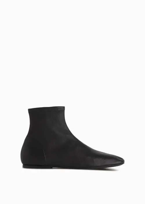 Co Round-toe Leather Bootie