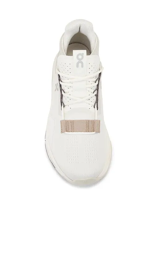 On Cloudnova 2 Sneakers - Beige