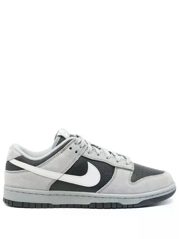 Nike Dunk Low Sneakers