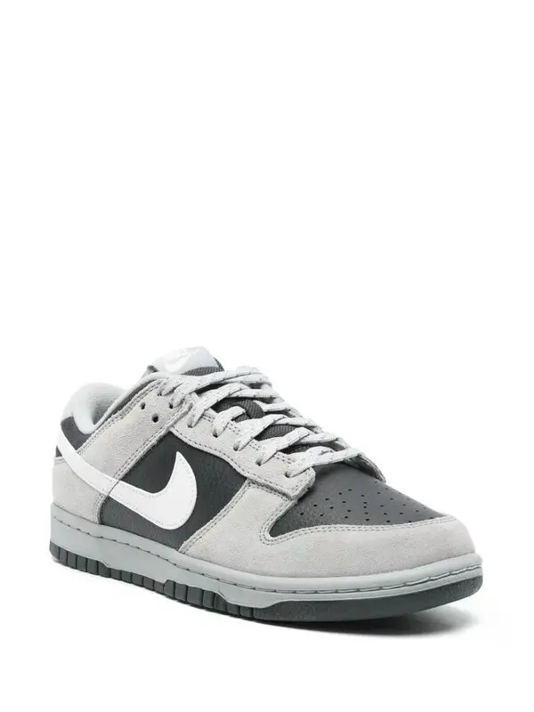 Nike Dunk Low Sneakers