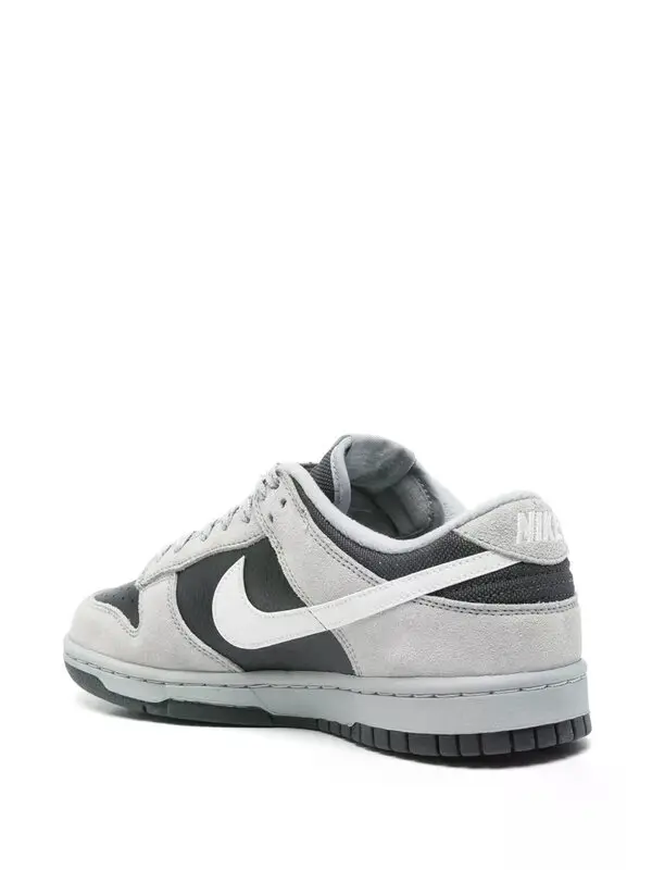 Nike Dunk Low Sneakers
