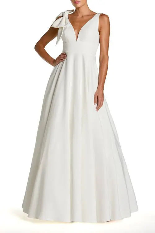 Mac Duggal Crepe Ballgown With Plunge Neckline And Bow Detail - White