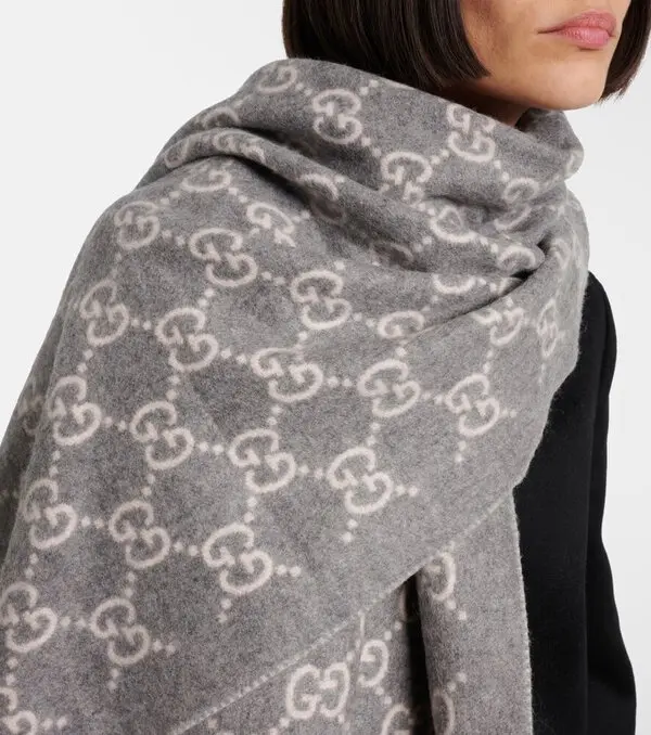Gucci Gg Fringed Cashmere Scarf - Grey