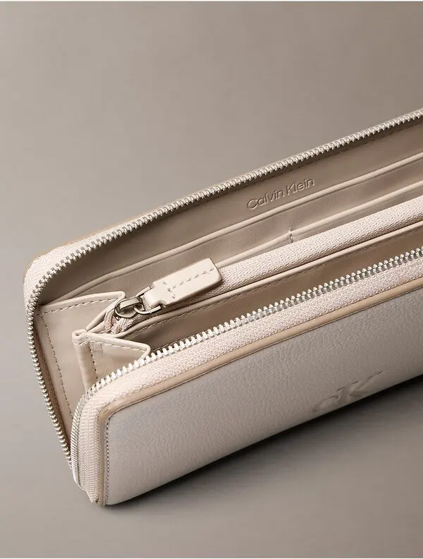 Calvin Klein Ultralight Wristlet - Chateau