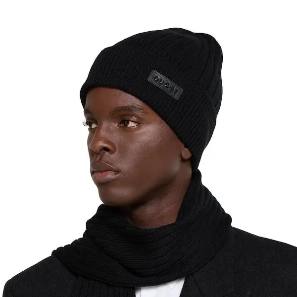 Gucci Wool Beanie With Leather Logo Tag - Black