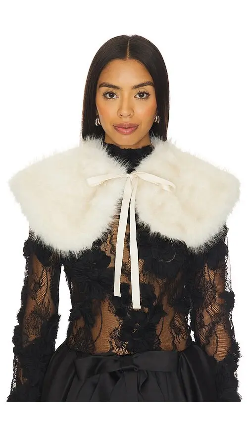 AKNVAS Faux Fur Collar - White