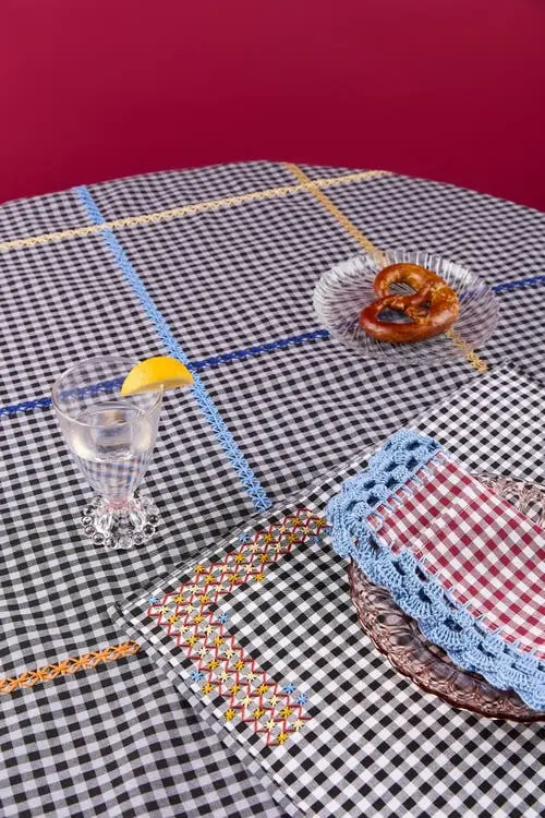 CASA EDEL Cuadritos Cadena Tablecloth
