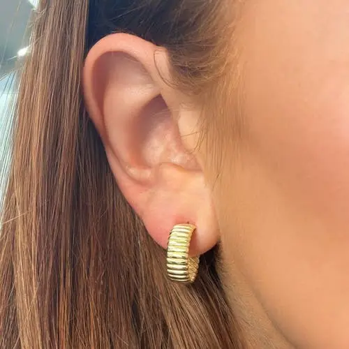THE LOVERY FINE JEWELRY Fluted C-hoop Earrings