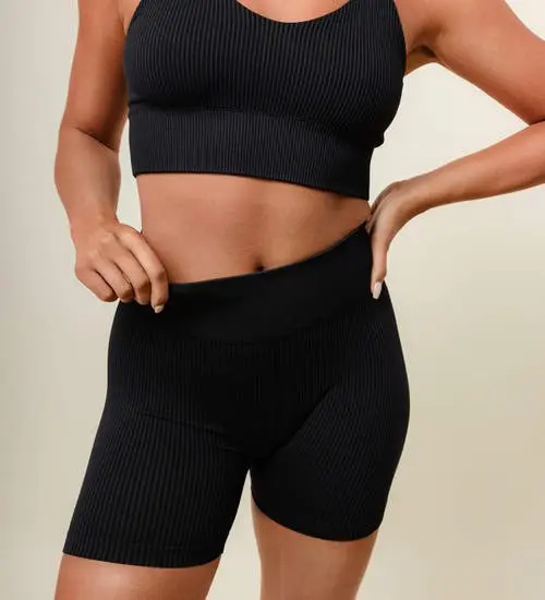 WHILE ON EARTH™ High-rise Aura Short 5 - Black