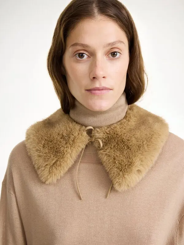BY MALENE BIRGER Cowie Faux Fur Collar - Tannin