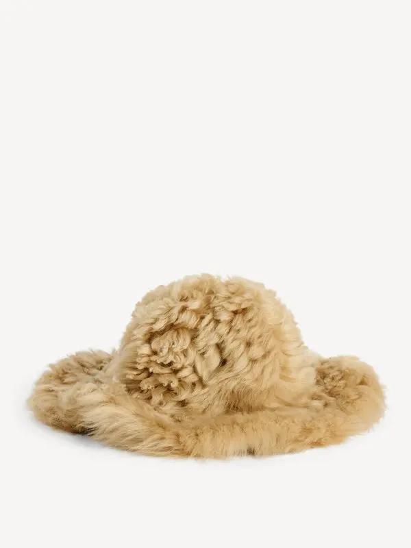 BY MALENE BIRGER Hedda Shearling Hat - Dark Sand