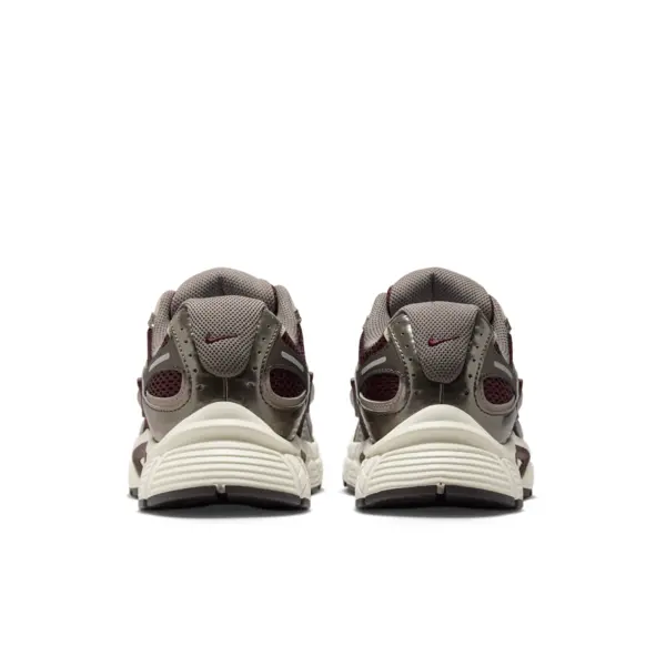 Nike V5 Rnr Sneakers With Reflective Accents - Red
