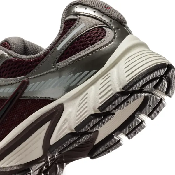 Nike V5 Rnr Sneakers With Reflective Accents - Red