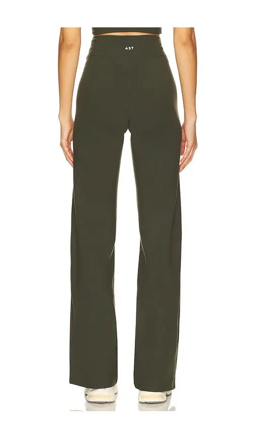 437 The Essentials Pant - Forest