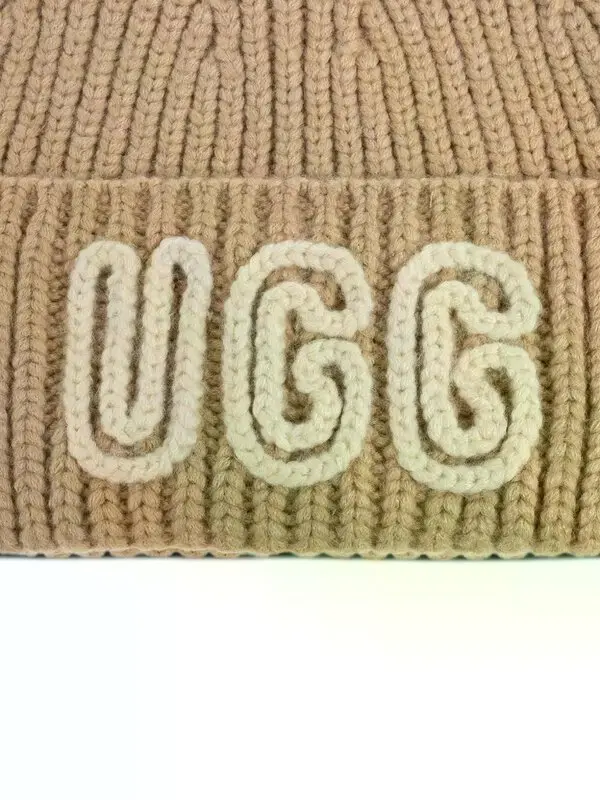 UGG Ribbed Logo Beanie - Neutrals