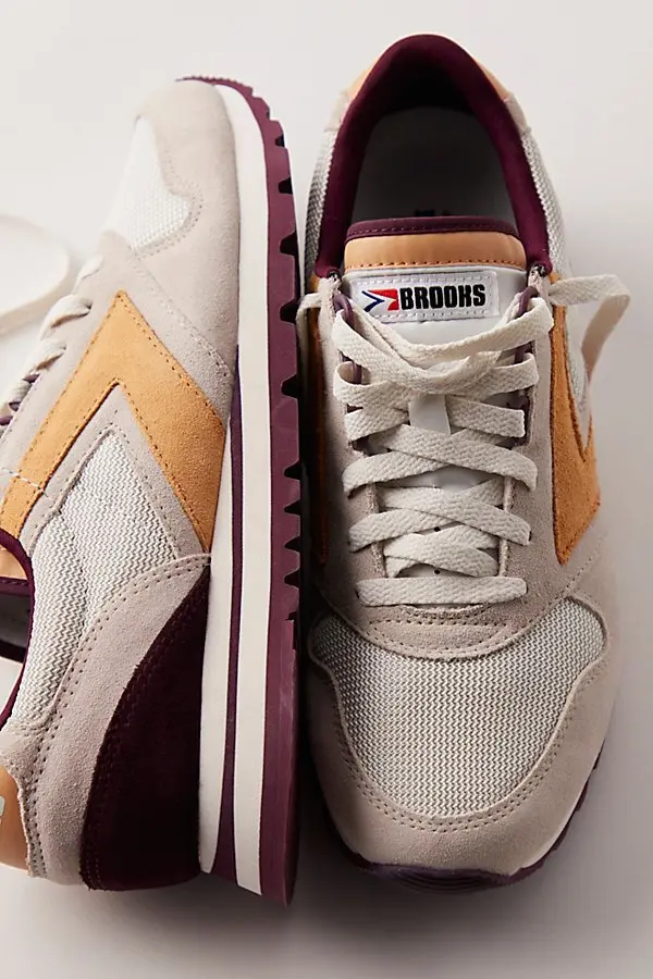 Brooks Chariot Sneakers - Beet/moonbeam/taffy